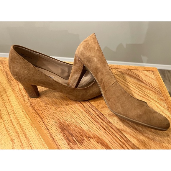 Laura Ashley | Shoes | Laura Ashley Faux Suede Pump | Poshmark